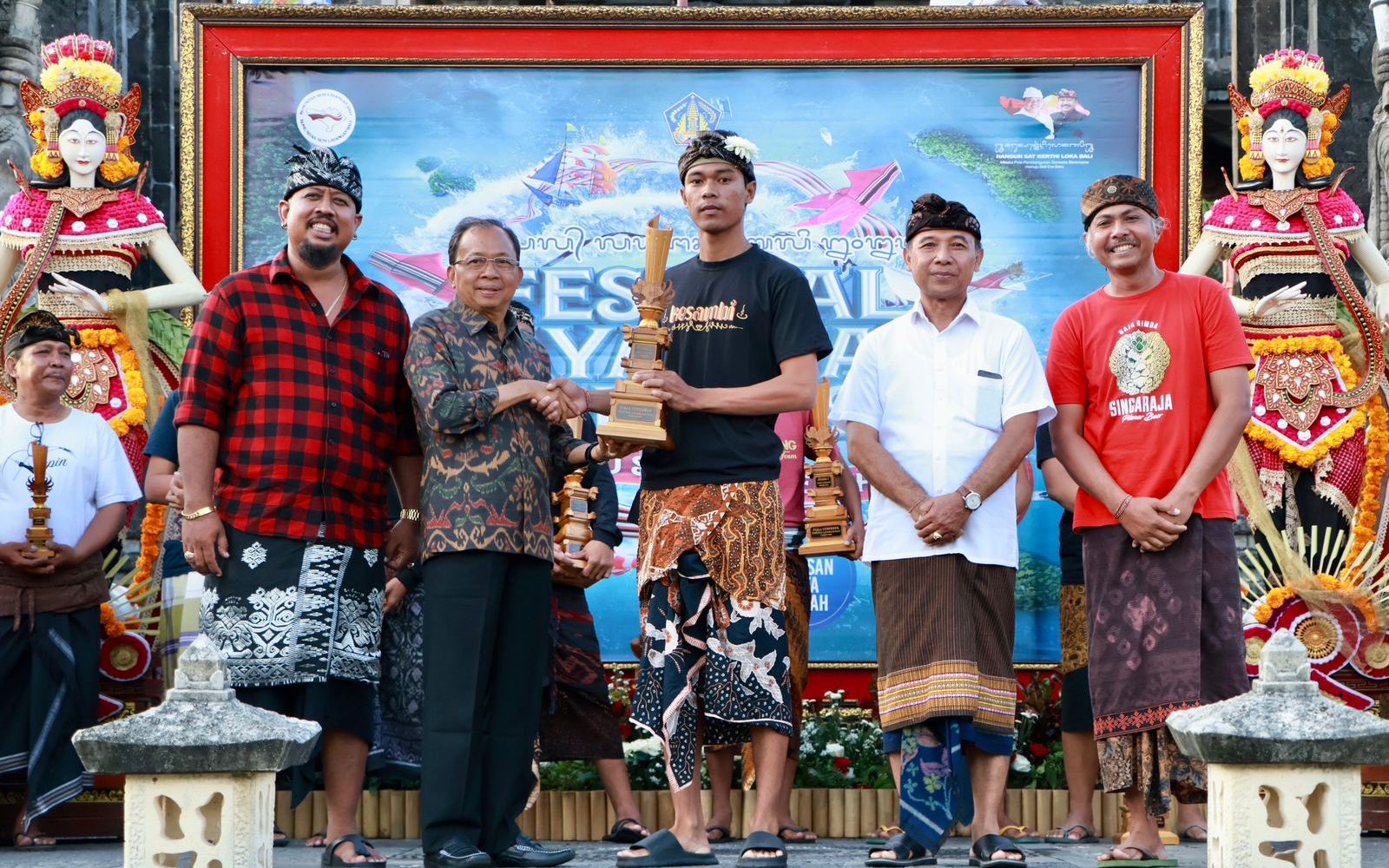 Apresiasi Rare Angon, Gubernur Koster Serahkan Piala pada Pemenang ...